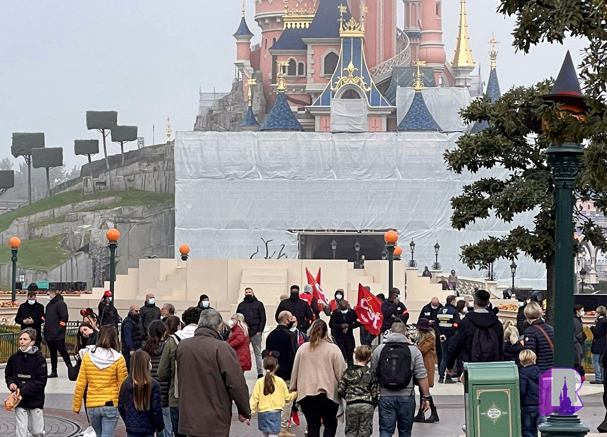 Disneyland Paris Cast Members Protest in Front of Sleeping Beauty ...